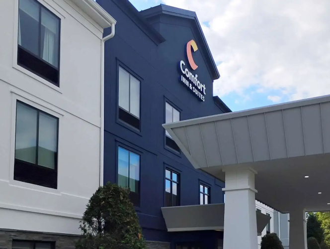 Comfort Inn & Suites Tunkhannock - Lake Winola, PA