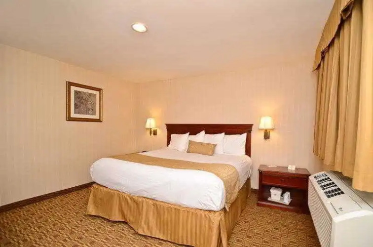 The Inn On Storrs - Coventry, CT