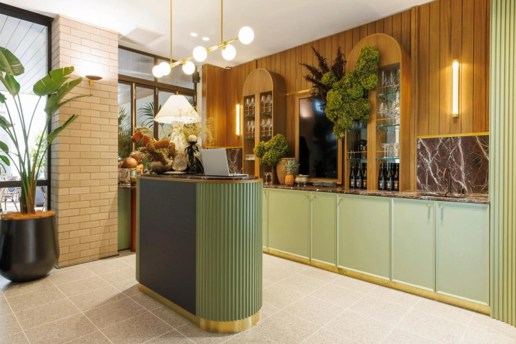 202 Elizabeth - Moore Park