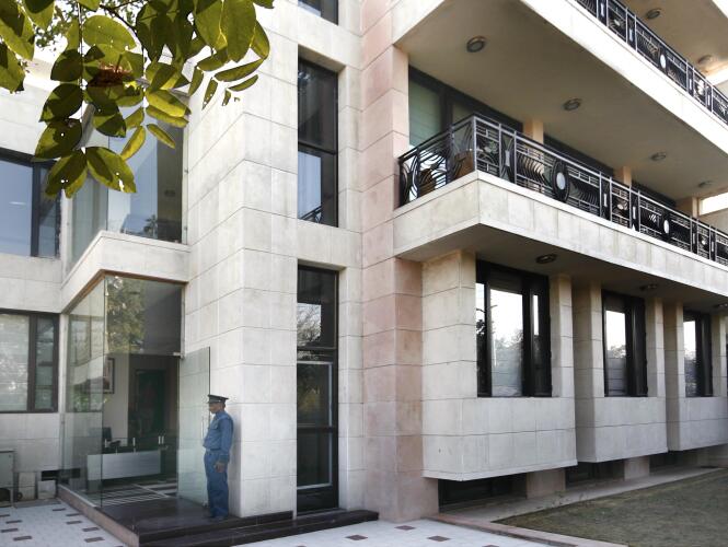 Ahuja Residency Parklane - 구르가온