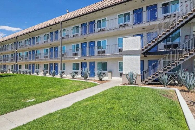 Studio 6 Suites Escondido, Ca - Vista, CA