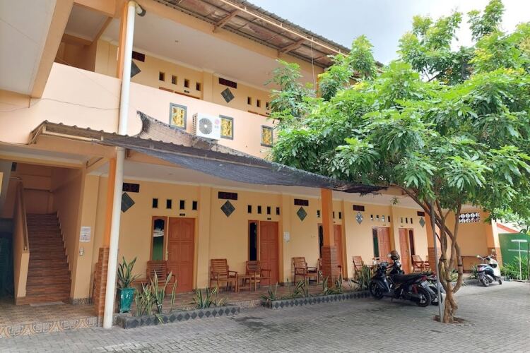 Oyo 93757 Rasya Homestay - Mataram