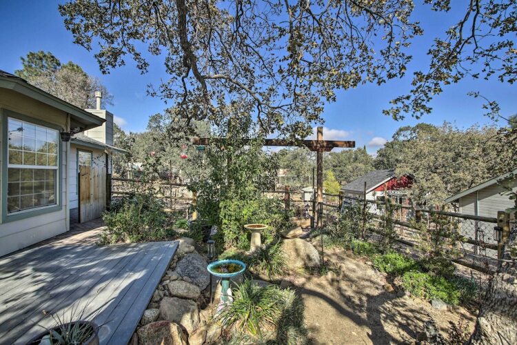 Welcoming Tehachapi Home W/ Deck & Grill! - Tehachapi, CA