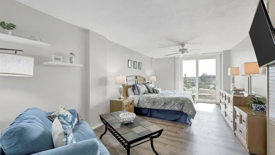 Anchorage Resort 2 Bedroom Condo 6th Flr, Beach Access, Pool 2 Condo - Sarasota, FL