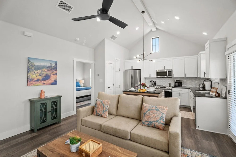 Lucille's Abode With Hot Tub - Fredericksburg, TX