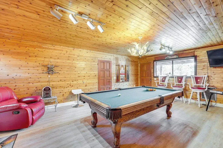 Wraparound Deck & Grill: Wrightwood Cabin Near Pct - Wrightwood, CA