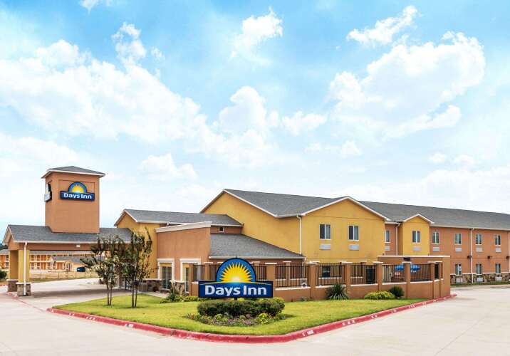 Days Inn By Wyndham Rockdale Texas - Milano, TX