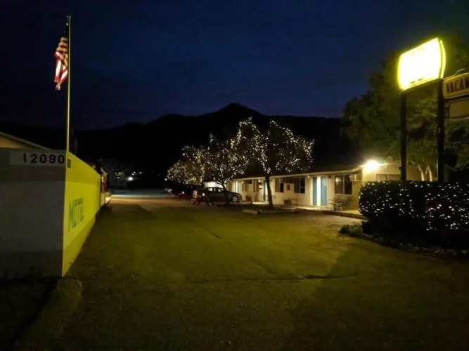Lakeview Motel - Lake Isabella, CA