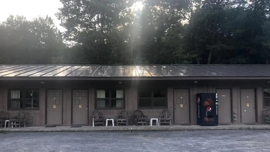 Countryside Inn - Adirondack Mountains