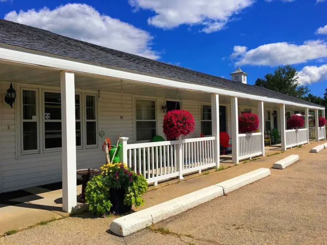 Hillcrest Inn & Motel - Gladstone, MI