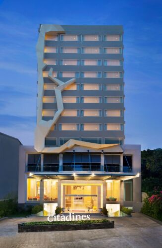 Fox Lite Royal Bay Makassar - Makassar
