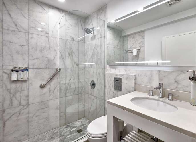 R Hotel Kingston - Kingston