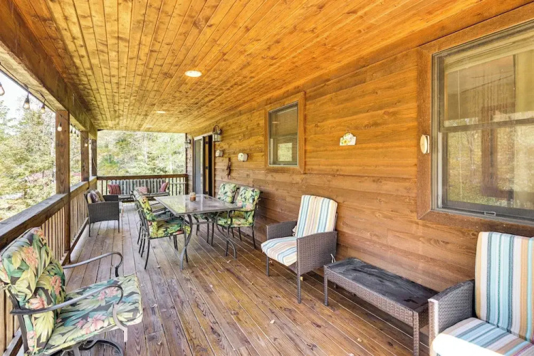 3 Mi To Snowshoe Resort: Cabin W/ Hot Tub - West Virginia