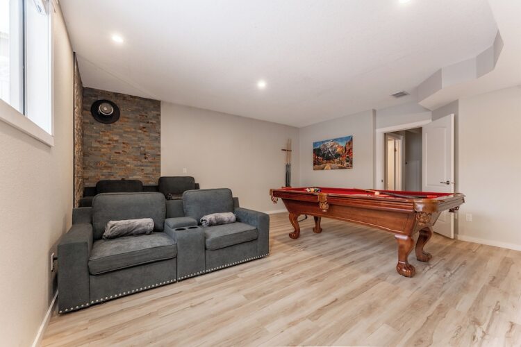 5br Private Pool Hot Tub Pool Table - Hinton, AB, Canada