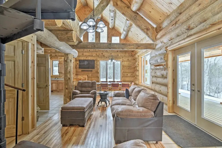 Custom Log Cabin W/ Deck & 45 Acres By Pine River! - Tustin, MI