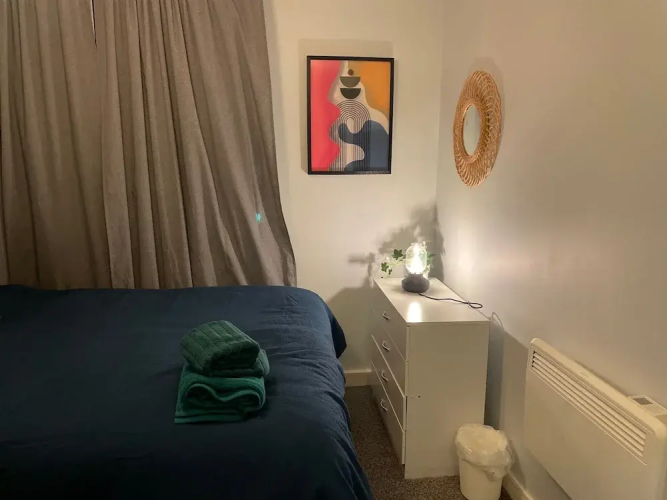 Stylish Retreat - Sleeps 6 Terrace-2bedroom-petsok - Birmingham Airport (BHX)