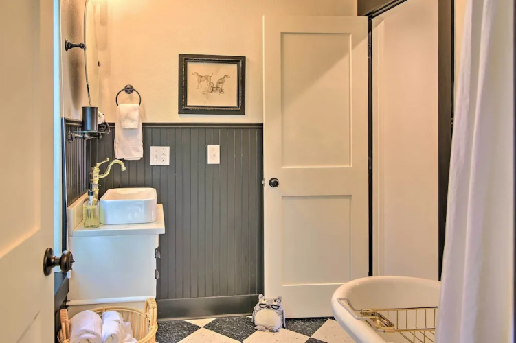 Beautiful Hill Country Cottage - Walk To Downtown! - Comfort, TX