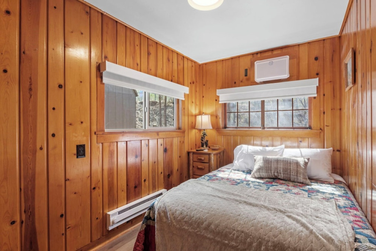 Timber Lodge Cabin 13 - Colorado Springs, CO
