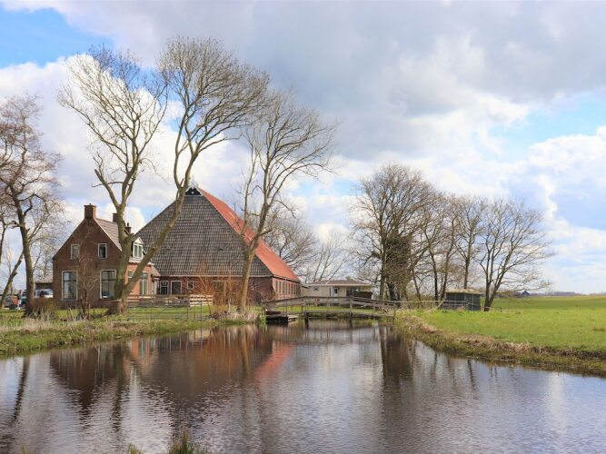 Beautiful Farmhouse With A Hottub - Leeuwarden
