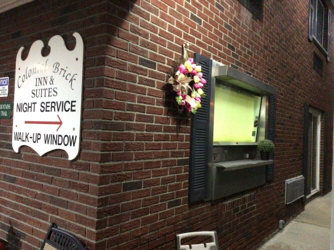 Colonial Brick Inn & Suites - Montrose, PA