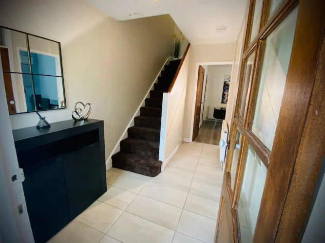 Modern-petfriendly-privategarden-family-20mintoldn - Stevenage