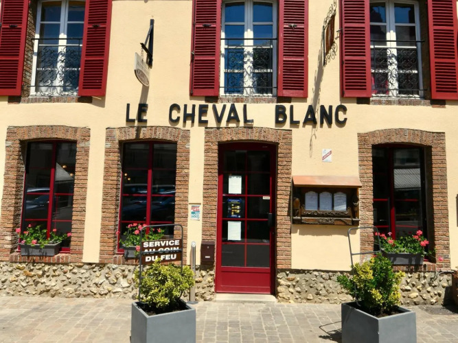 Hotel Restaurant Le Cheval Blanc - Yonne
