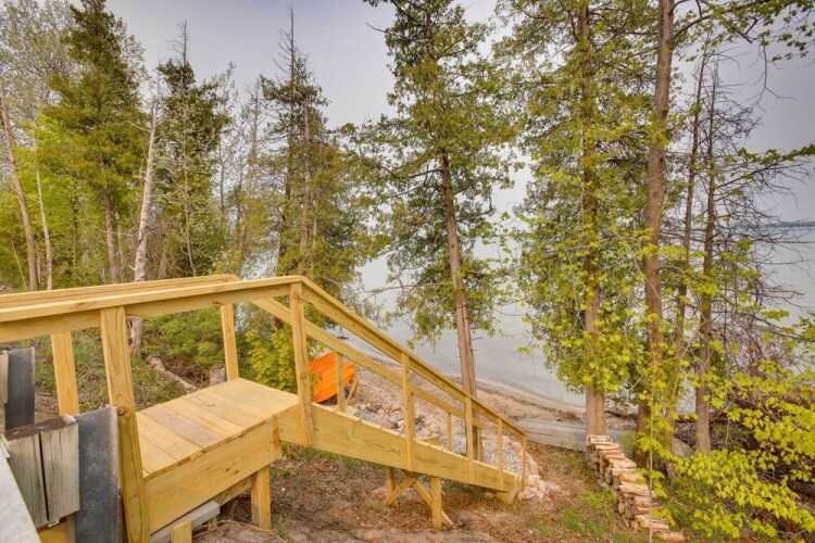 Stunning Home W/ Hot Tub & Lake Views! - Suttons Bay, MI
