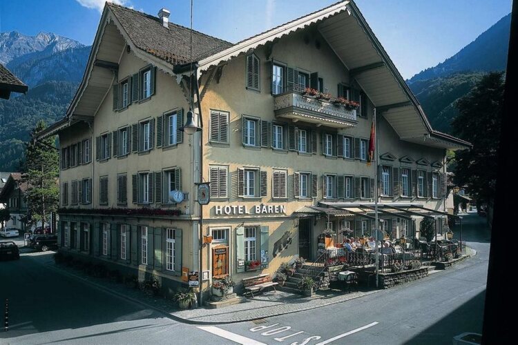 Hotel Bären - The Bear Inn - Wilderswil