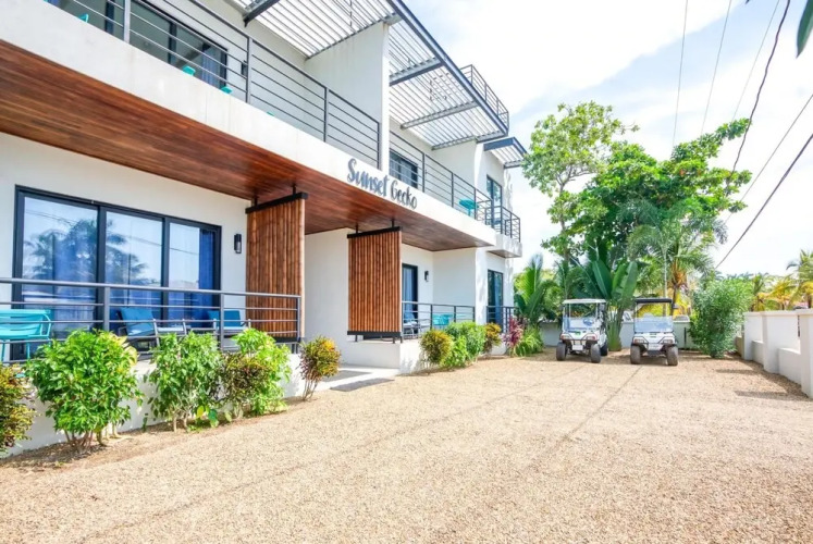 Oceanfront Sunset Gecko Condo - Ground Floor 1a - Placencia