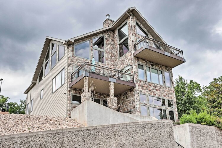 Luxury Lake Of The Ozarks Home With Boat Dock! - Lake Ozark, MO