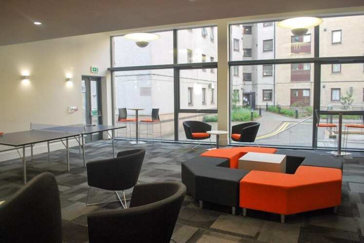 Joivy Budget 4,5 And 6 Bed Private Flats, In Historic Old Town - Adults Only - Edimburgo