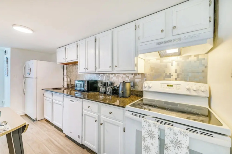 Walk To Downtown Albany: Ten Broeck Triangle Apt! - Albany, NY