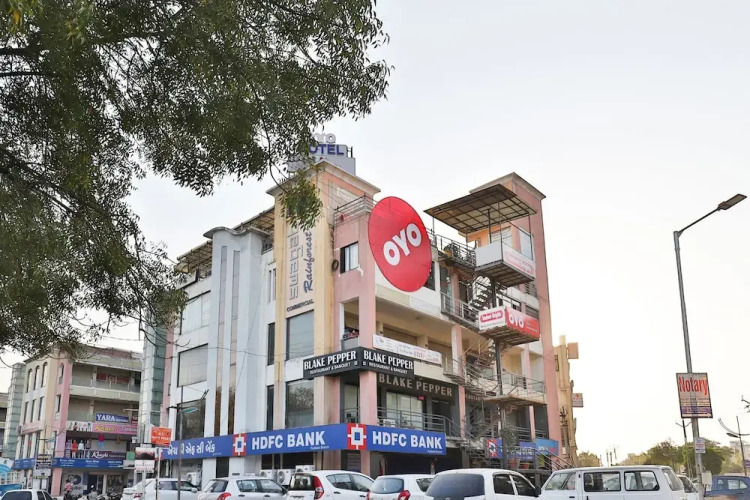 Oyo 2156 Hotel Isher International - Gandhinagar