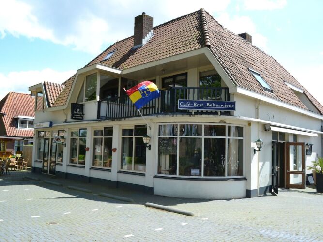 Stylish Thatched Villa With 2 Bathrooms Near Giethoorn - Giethoorn