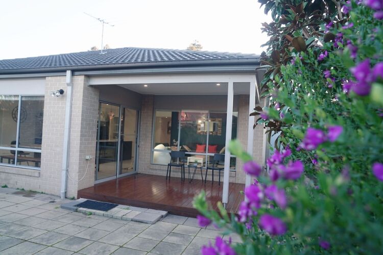 Designer Decor Home 8bed Williamslanding - Point Cook
