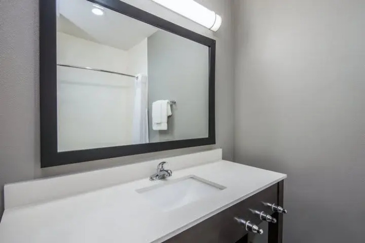 Holiday Inn Exp & Sts Stillwater - University Area - Stillwater, OK