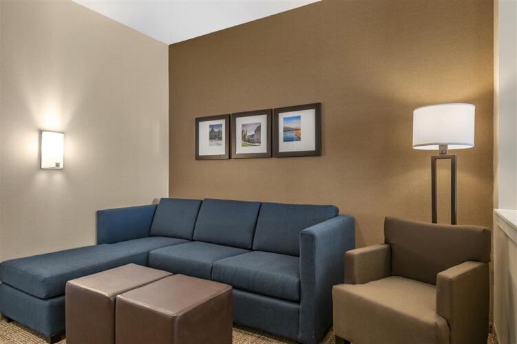 Comfort Suites Camp Hill-harrisburg West - Harrisburg, PA