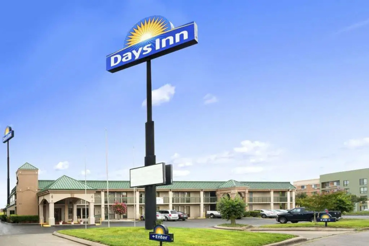 Days Inn Clarksville North - Clarksville, TN
