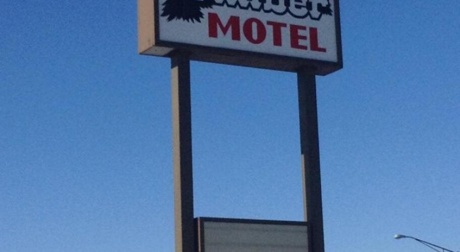 Timber Motel - Clinton, IA