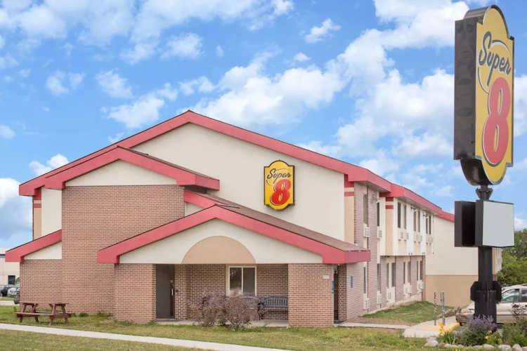 Super 8 Sheboygan Wi - Sheboygan, WI