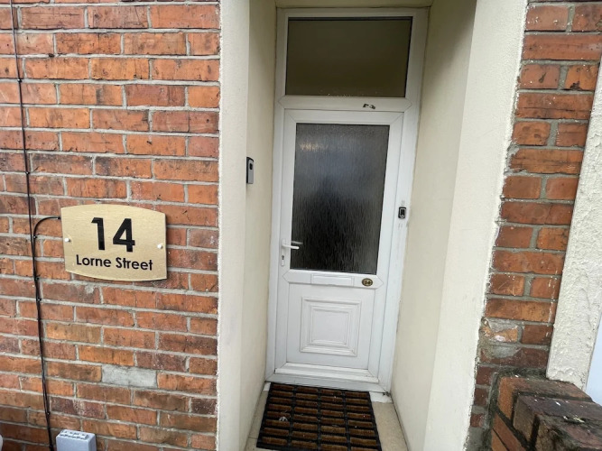 Impeccable 4-bed Home Away From Home In Swindon - Swindon