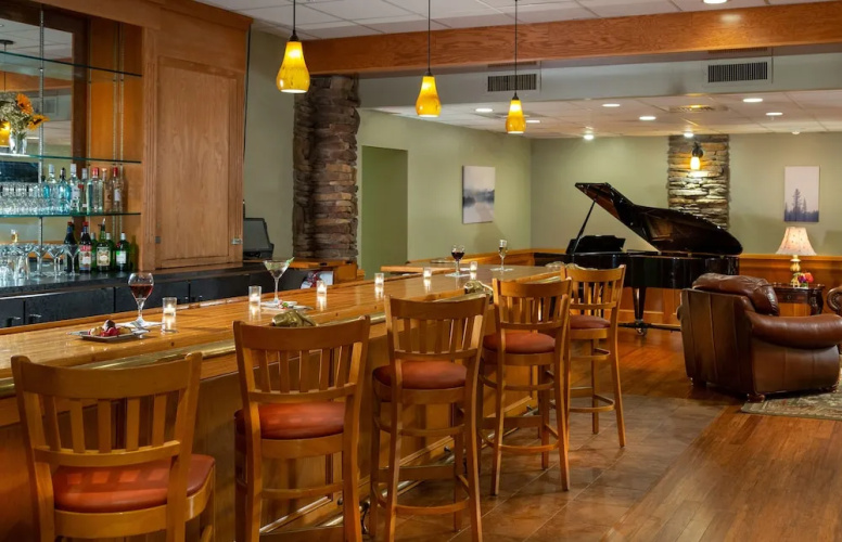 Meadowbrook Inn & Suites - Blowing Rock, NC
