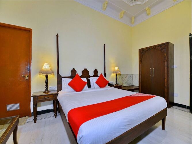 Jaisingh Garh Hotel And Resort - Udaipur
