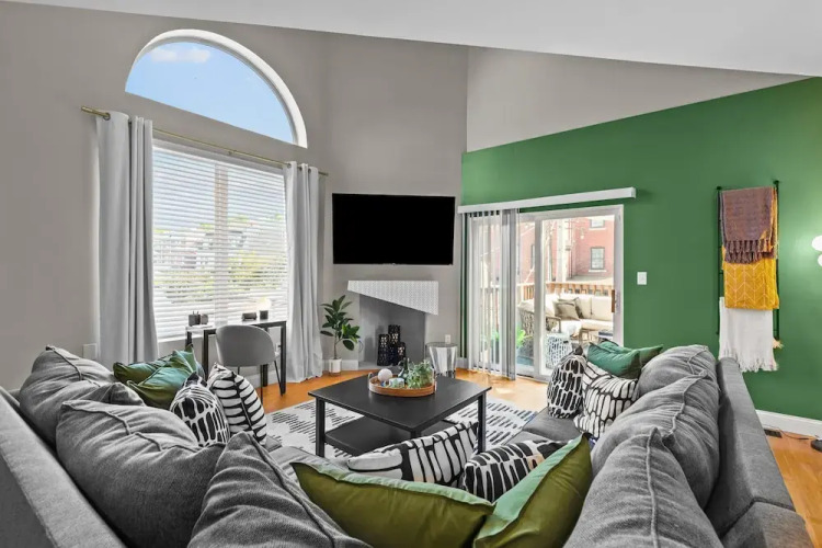 The Cozy Urban Hideaway - Kirkwood, MO