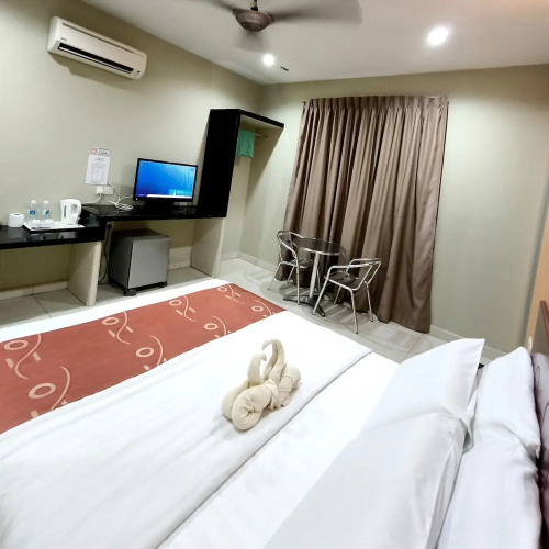 Oyo 91165 Melintang Hotel - Teluk Intan