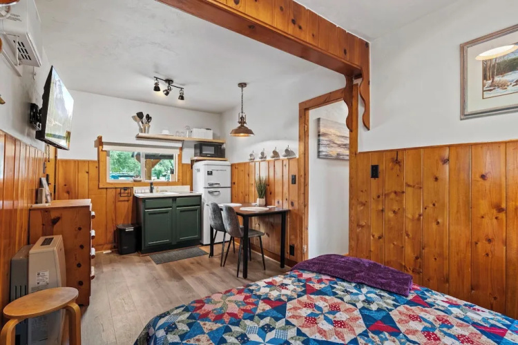 Timber Lodge Cabin 5 - Colorado Springs, CO