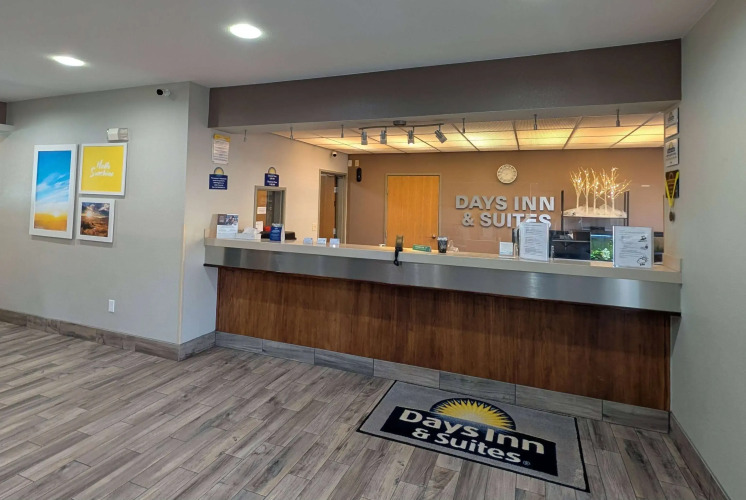 Days Inn & Suites By Wyndham Castle Rock - Parker, CO