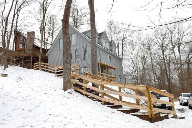 Ski-in/ski-out Ghent Cabin W/ Mountain Views! - Ghent, WV