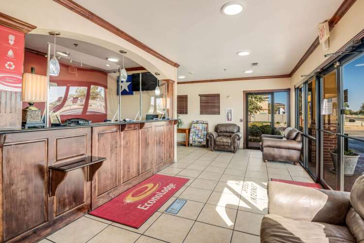 Econo Lodge Lubbock I-27 - Lubbock, TX