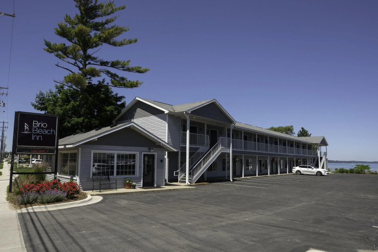 Brio Beach Inn - Elk Rapids, MI
